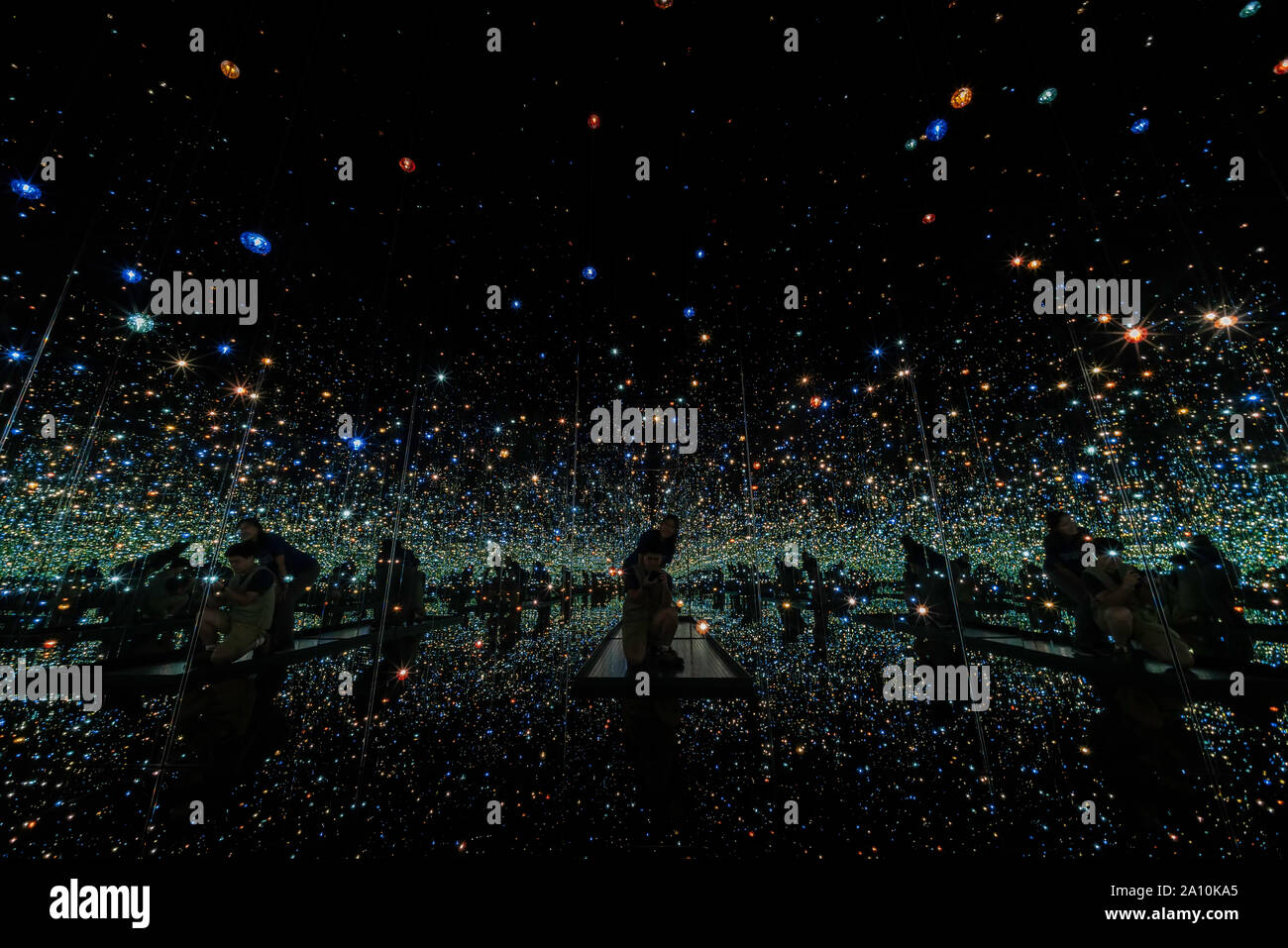 Yayoi kusamas: infinity mirror rooms hi-res stock photography and ...