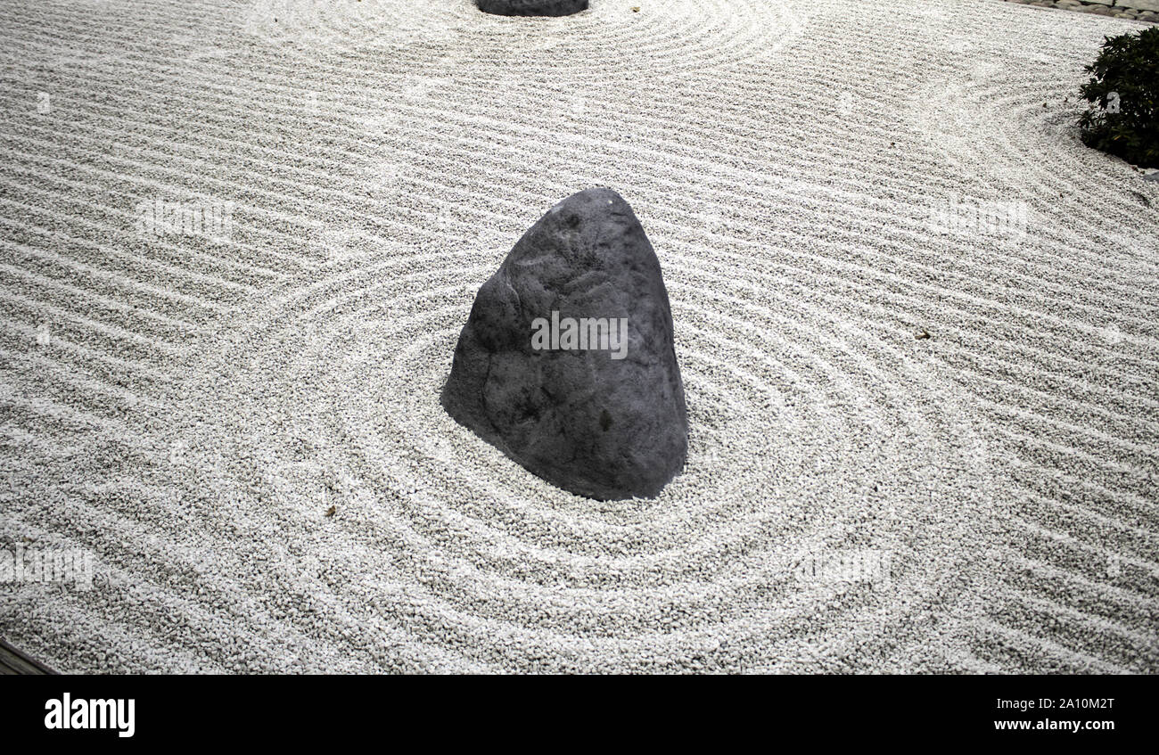 Stone zen garden circle hi-res stock photography and images - Alamy