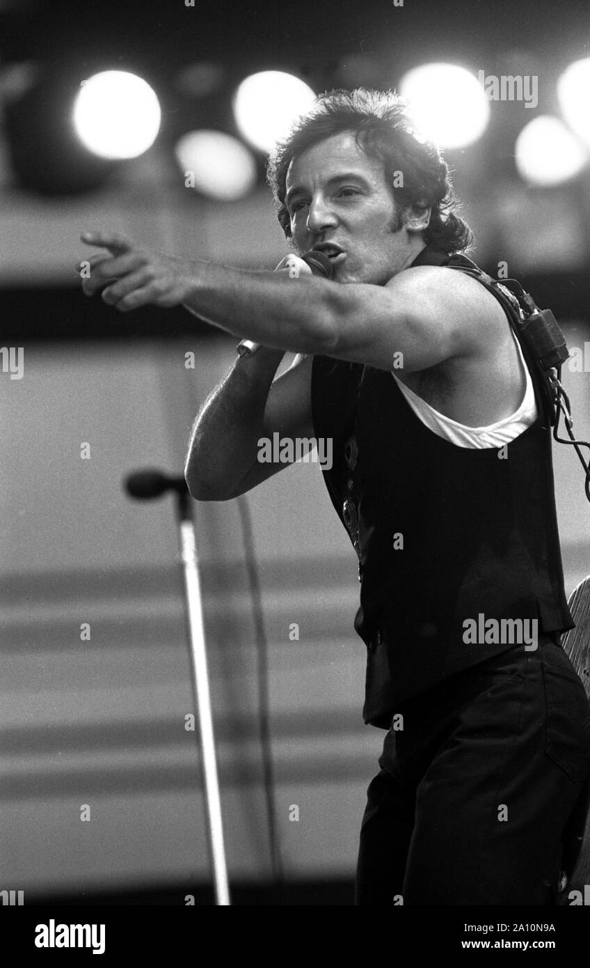 Bruce springsteen 1980s hi-res stock photography and images - Alamy