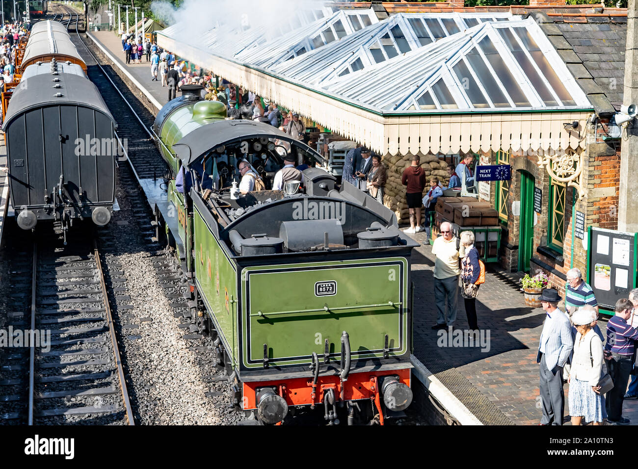 1940s weekend sheringham steam railway hi-res stock photography and ...