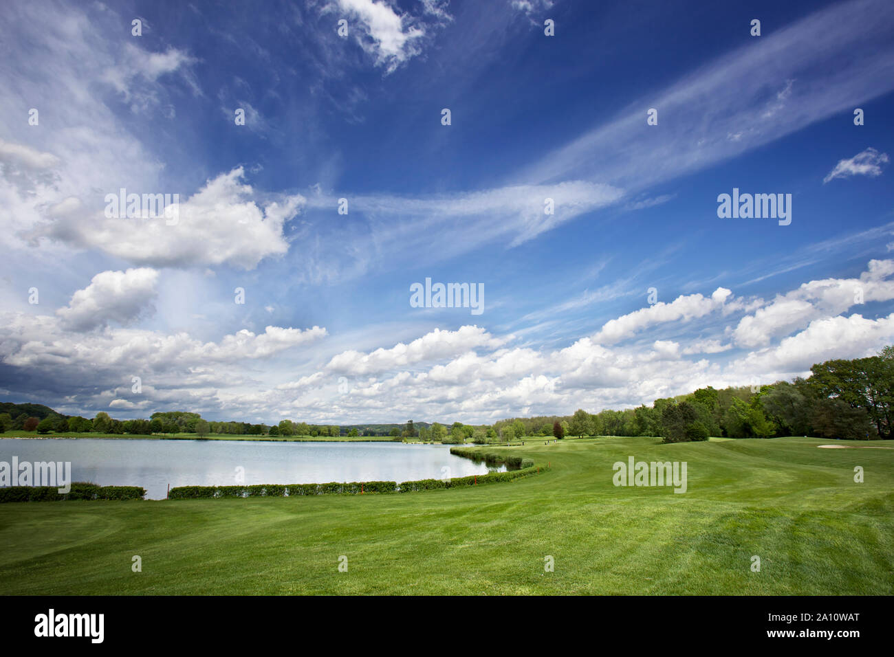 Golf course fairway hi-res stock photography and images - Alamy