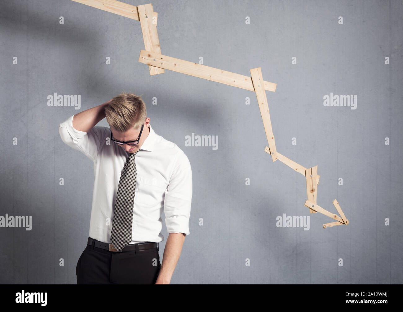 Graph down arrow hi-res stock photography and images - Alamy