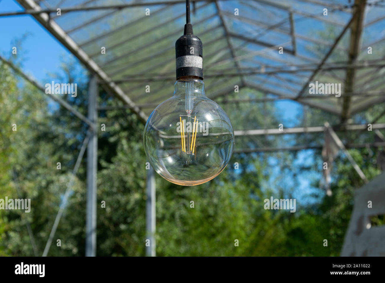 Decorative LED lamp. Especially suitable for luminaires where the ...