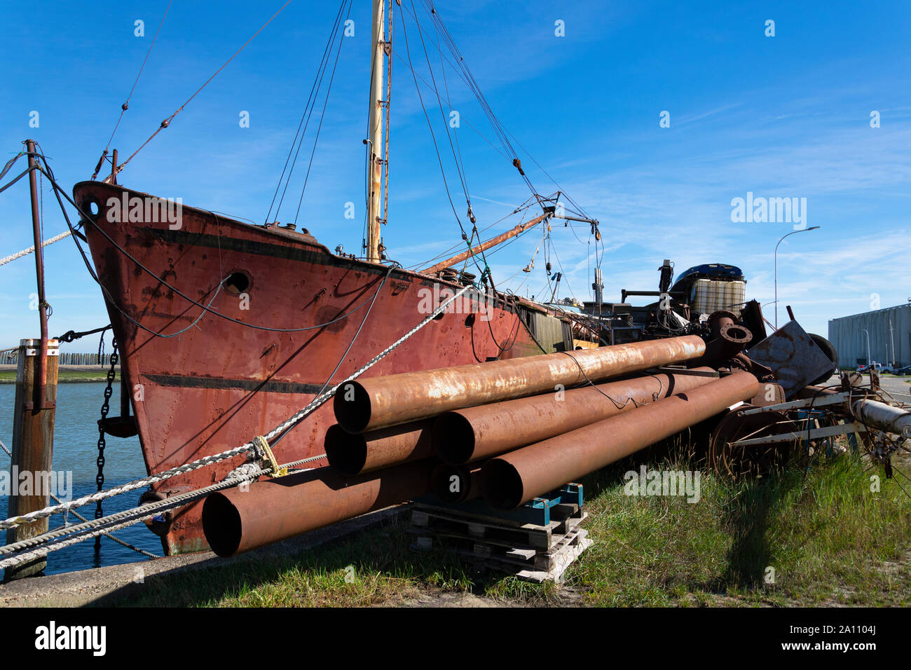Old rusty boat hi-res stock photography and images - Alamy
