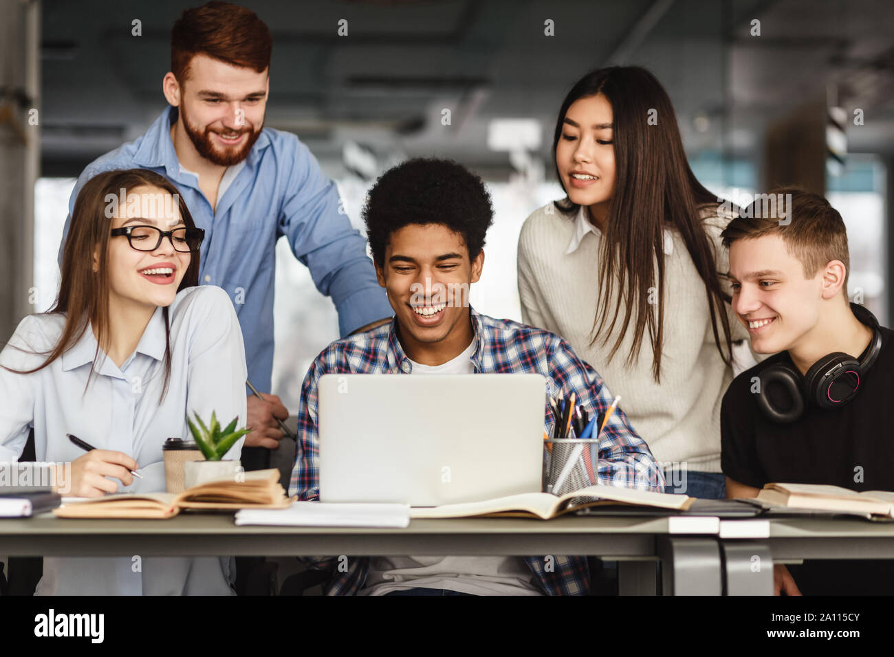 Group project hi-res stock photography and images - Alamy