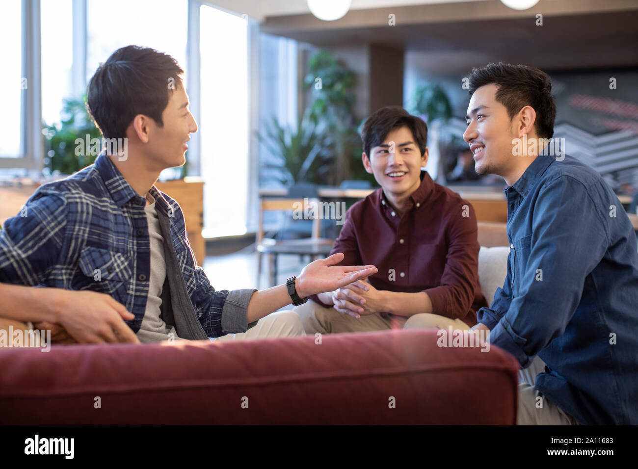 Chinese student meeting hi-res stock photography and images - Alamy