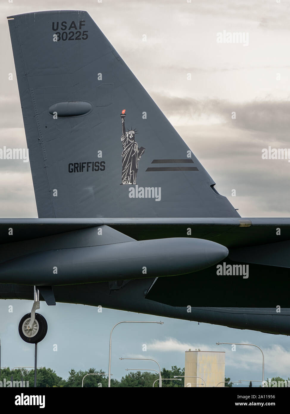 Military jet plane view tail hi-res stock photography and images - Alamy