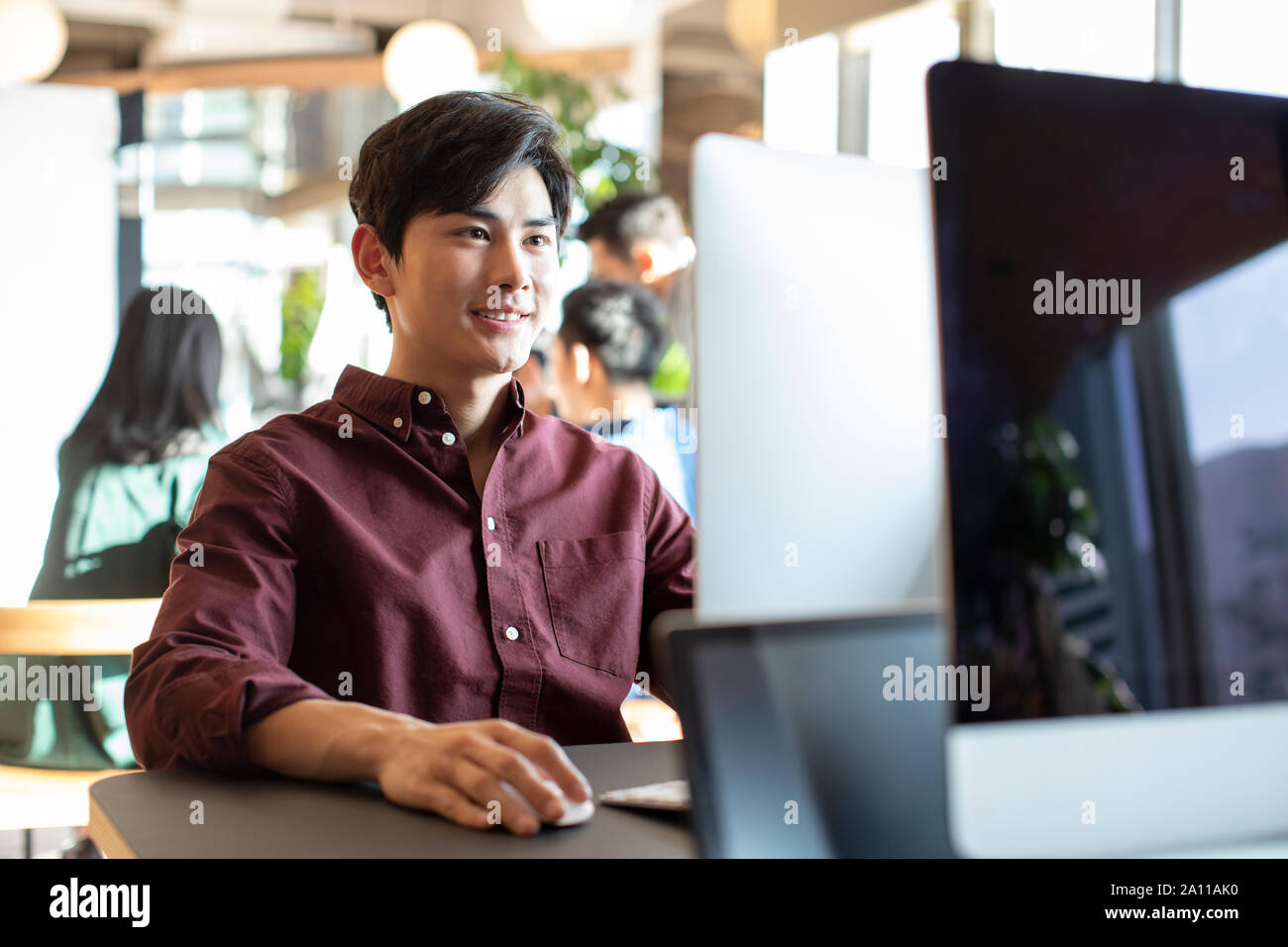Young college student using computer Stock Photo - Alamy