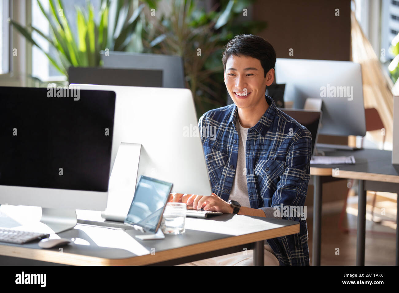 Young college student using computer Stock Photo - Alamy