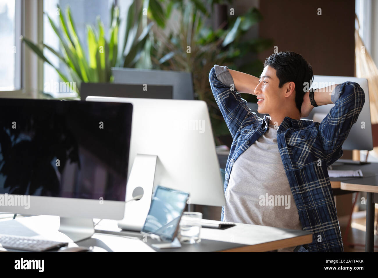 Young college student using computer Stock Photo - Alamy