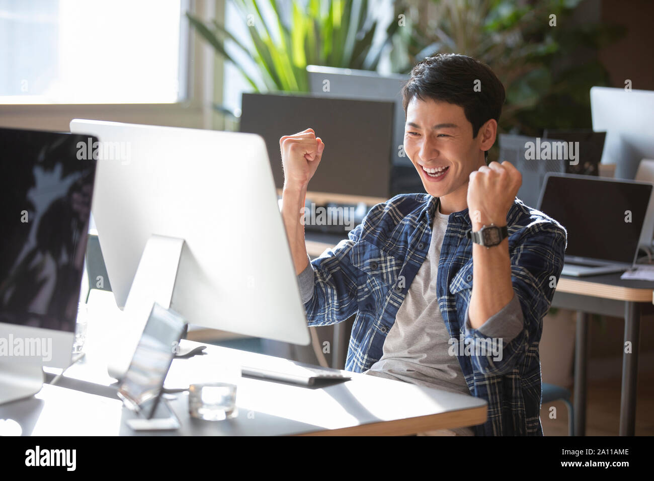 Young college student using computer Stock Photo - Alamy