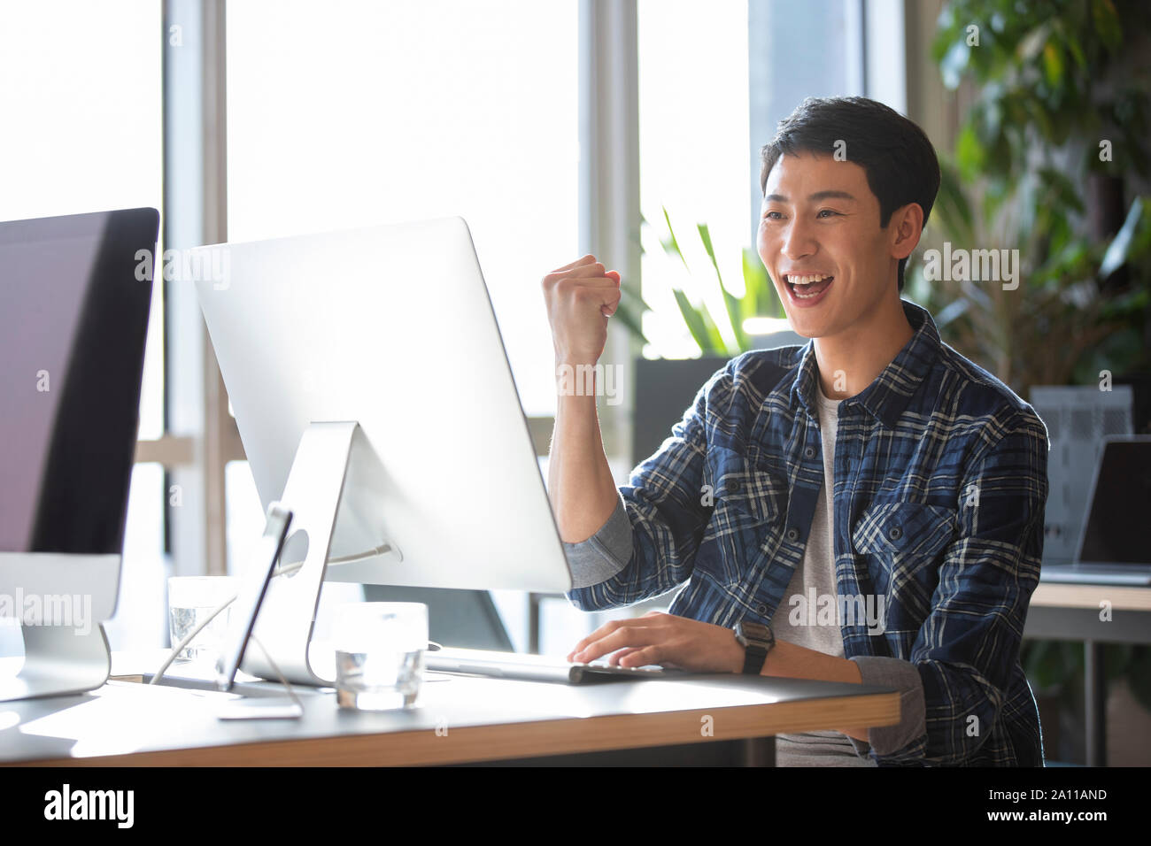 Young college student using computer Stock Photo - Alamy