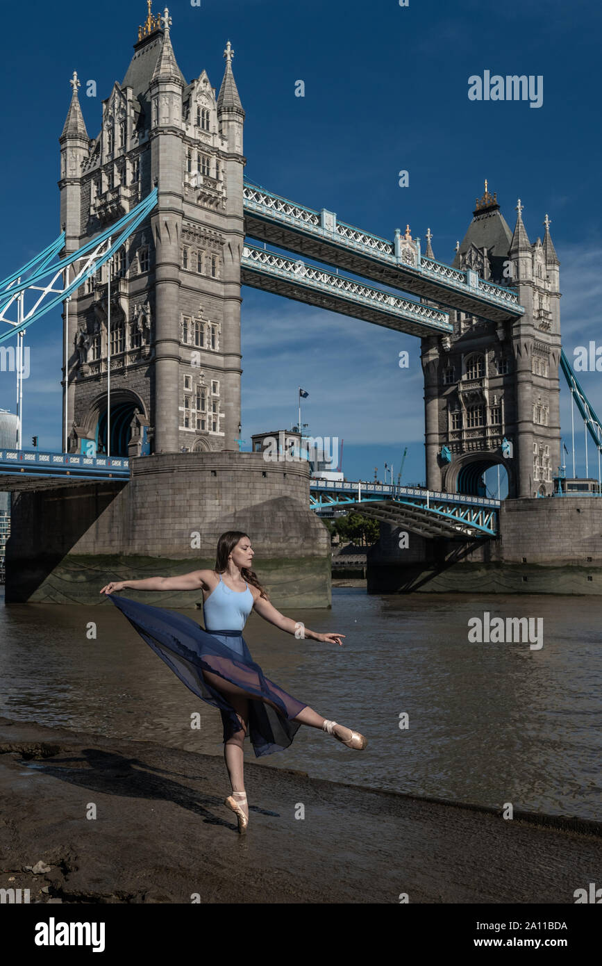 London, UK. 23rd September, 2019. UK Weather: A dancer from Semaphore ...