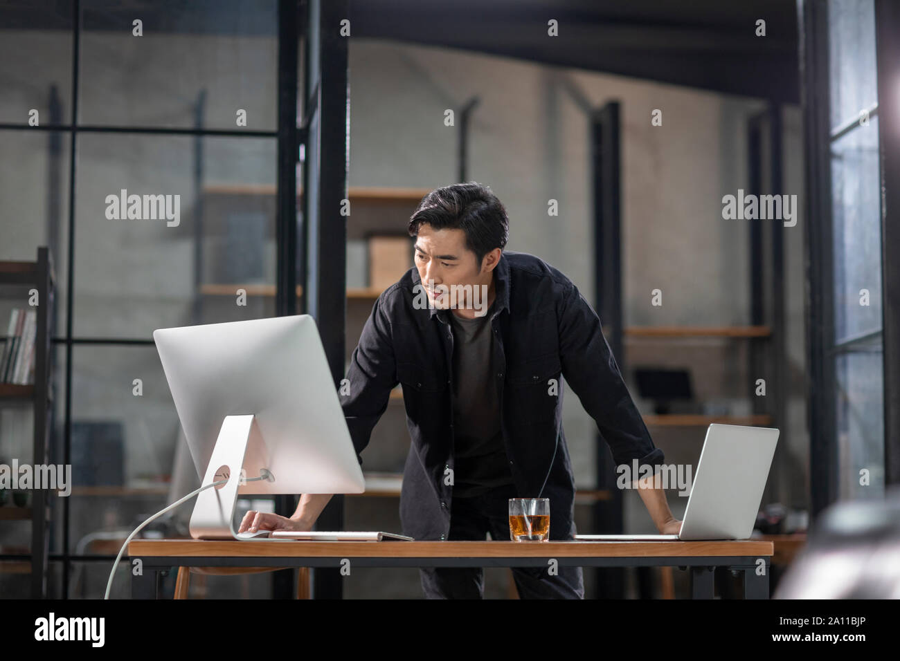 Photographer using computer in studio Stock Photo - Alamy