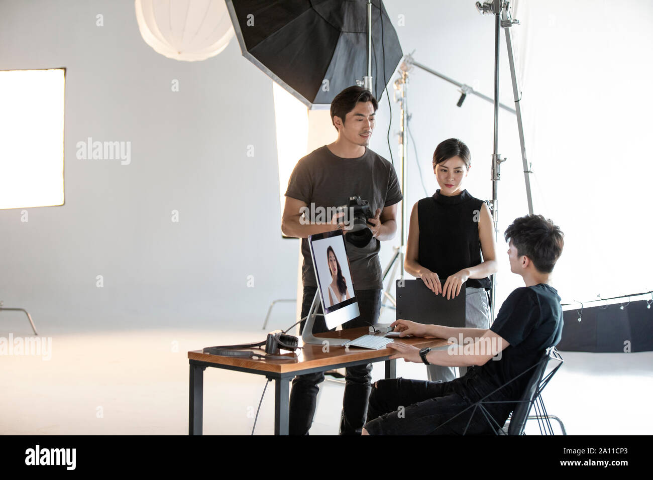 Photographers working in studio Stock Photo - Alamy