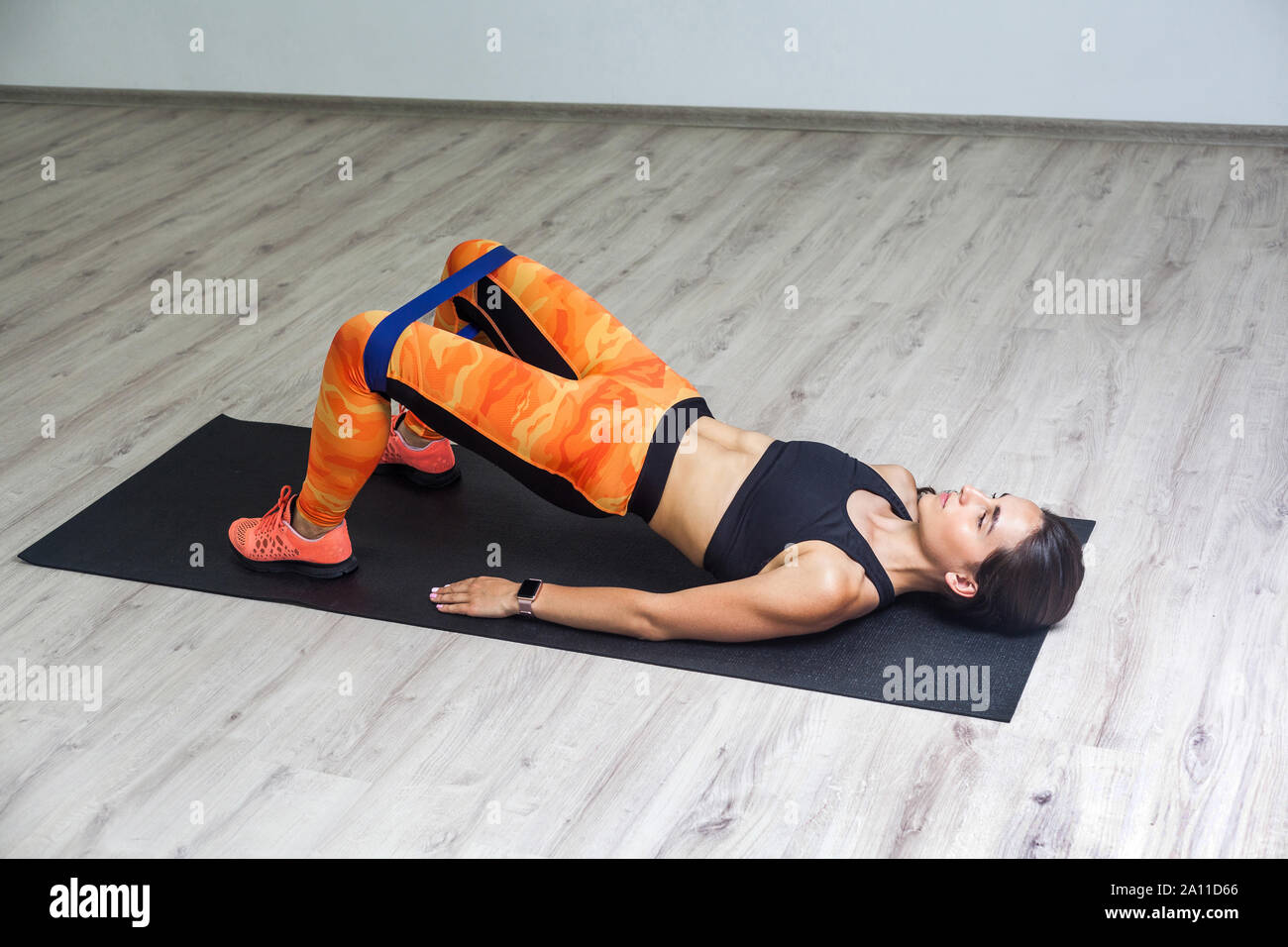 Strong muscular legs hi-res stock photography and images - Alamy