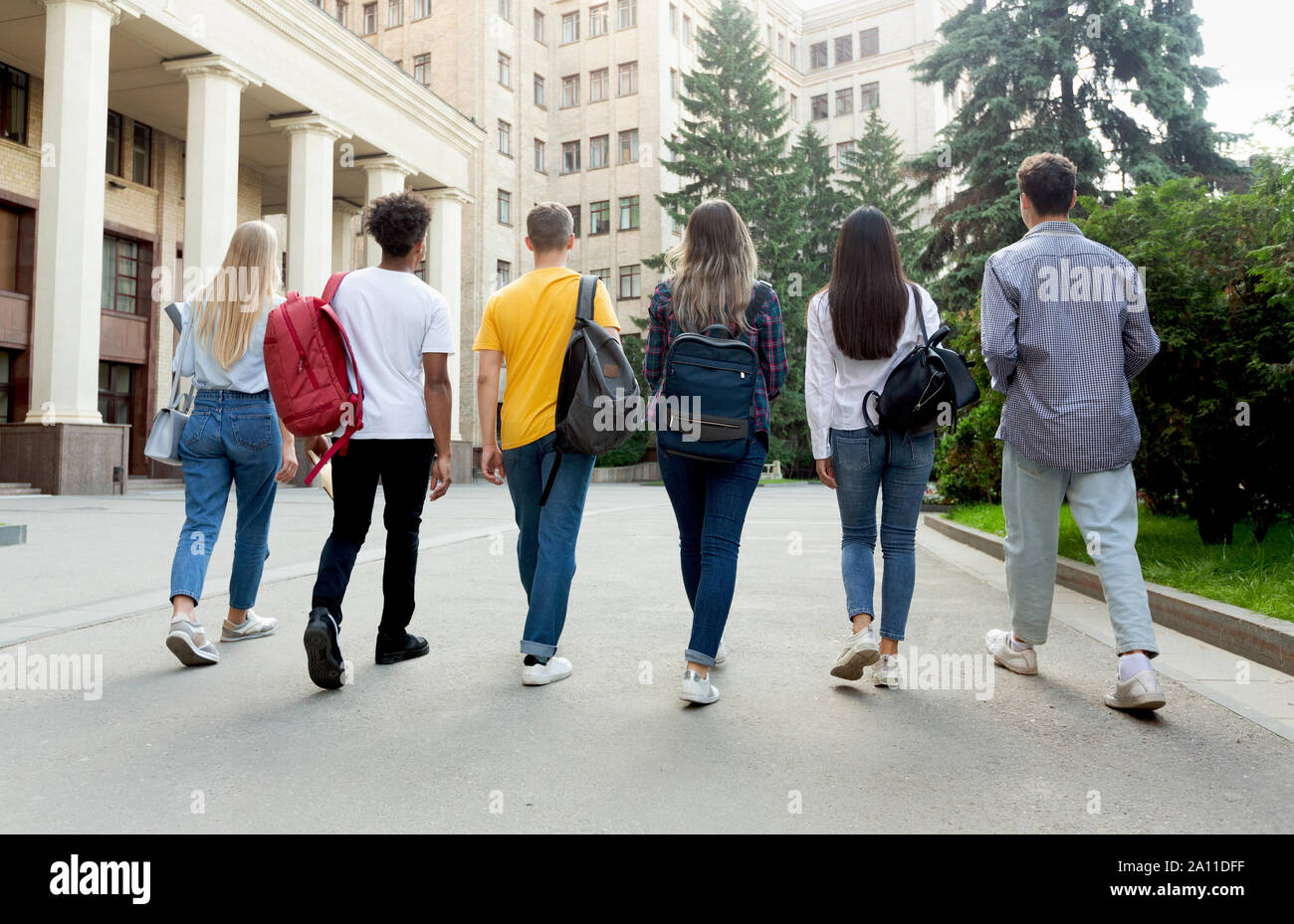 Students walking together outdoors after studies in campus Stock Photo ...