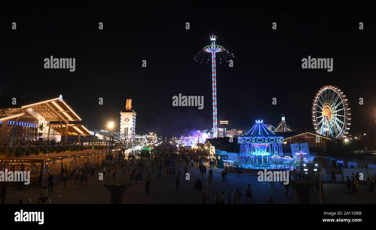 Munich, Germany. 22nd Sep, 2019. Oktoberfest 2019, The Schützenzelt, (l ...