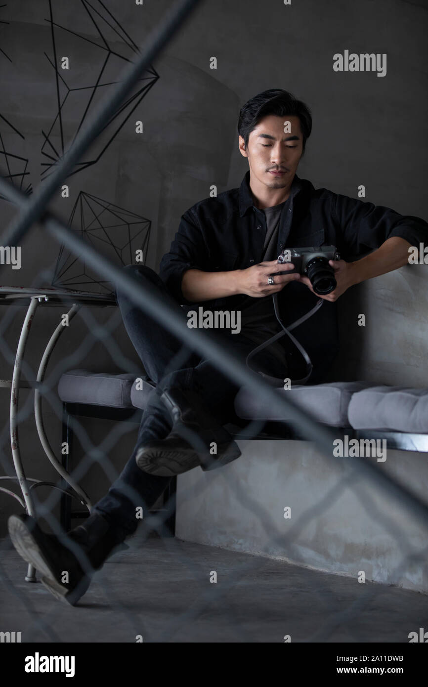 Photographer using camera in studio Stock Photo - Alamy