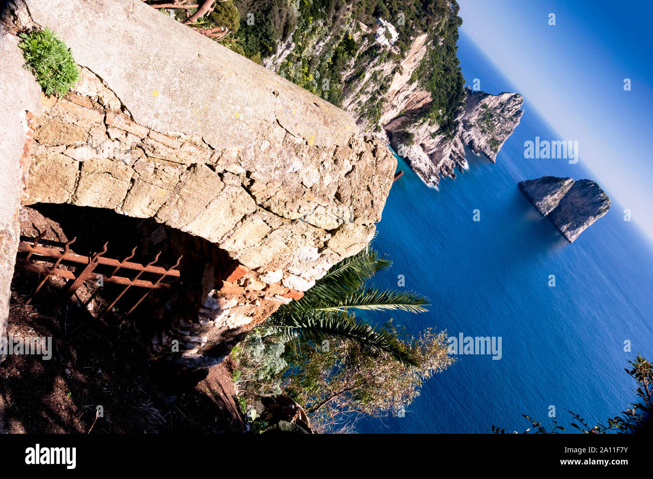 Faraglioni rock formations capri hi-res stock photography and images ...