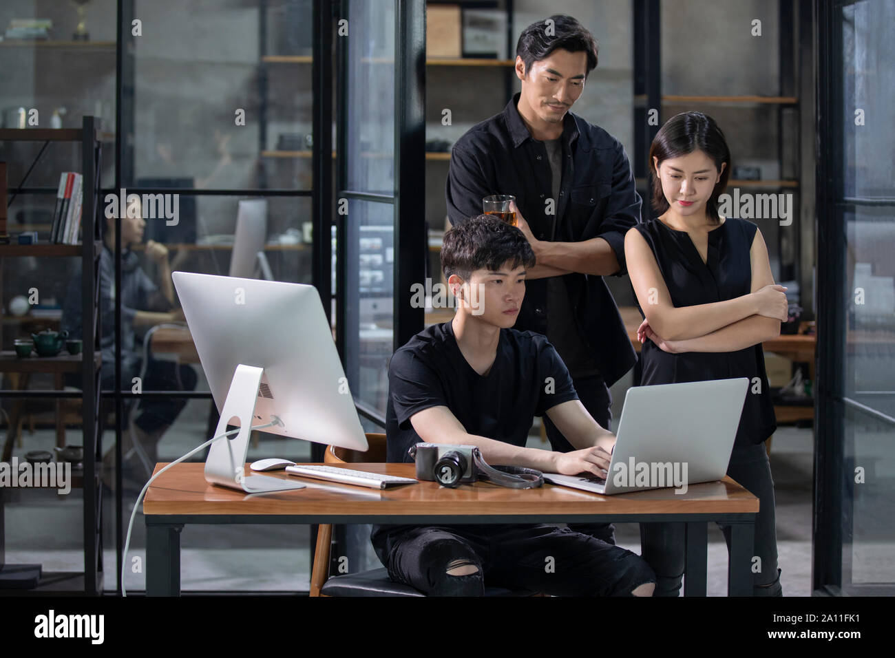 Photographers working in studio Stock Photo - Alamy