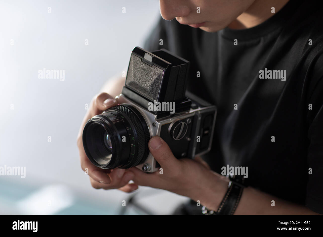 Young photographer using camera Stock Photo - Alamy
