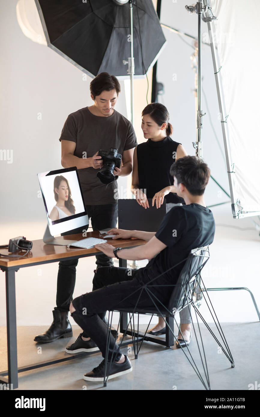 Photographers working in studio Stock Photo - Alamy