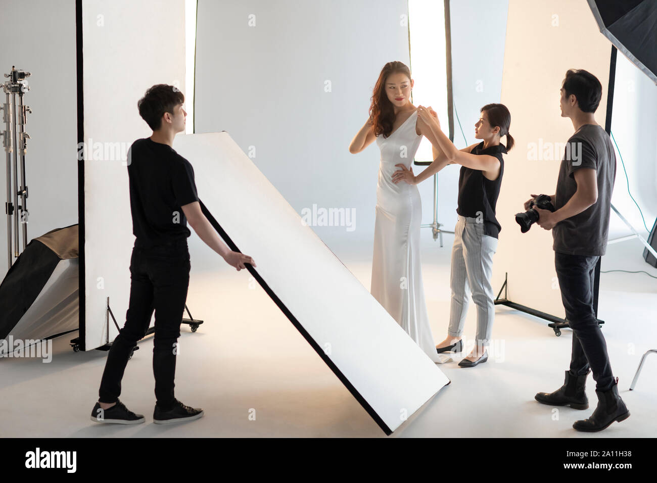 Photographer taking picture of model in studio Stock Photo - Alamy