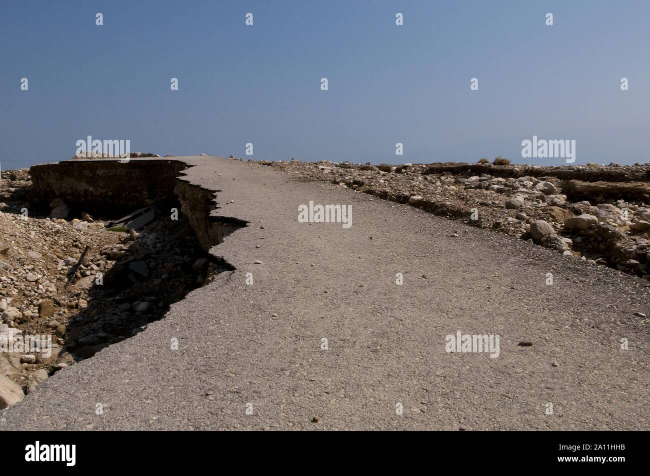 Earthquake fault line hi-res stock photography and images - Alamy