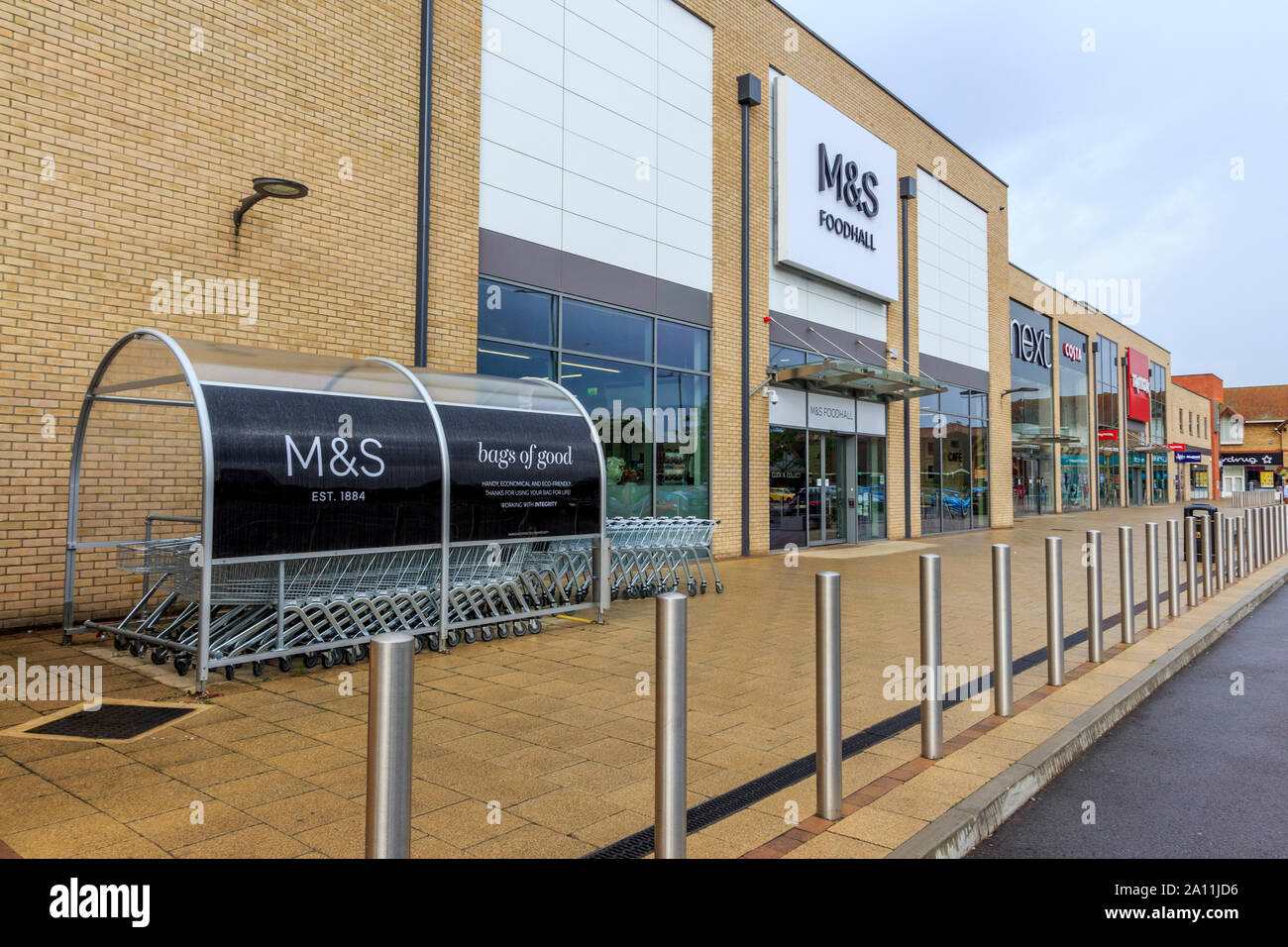 Huntingdon high street buildings hi-res stock photography and images ...