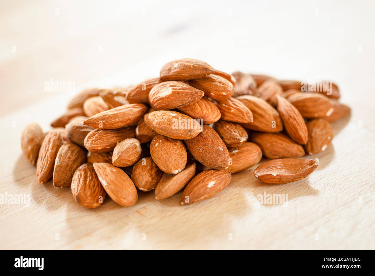 Almonds hi-res stock photography and images - Alamy
