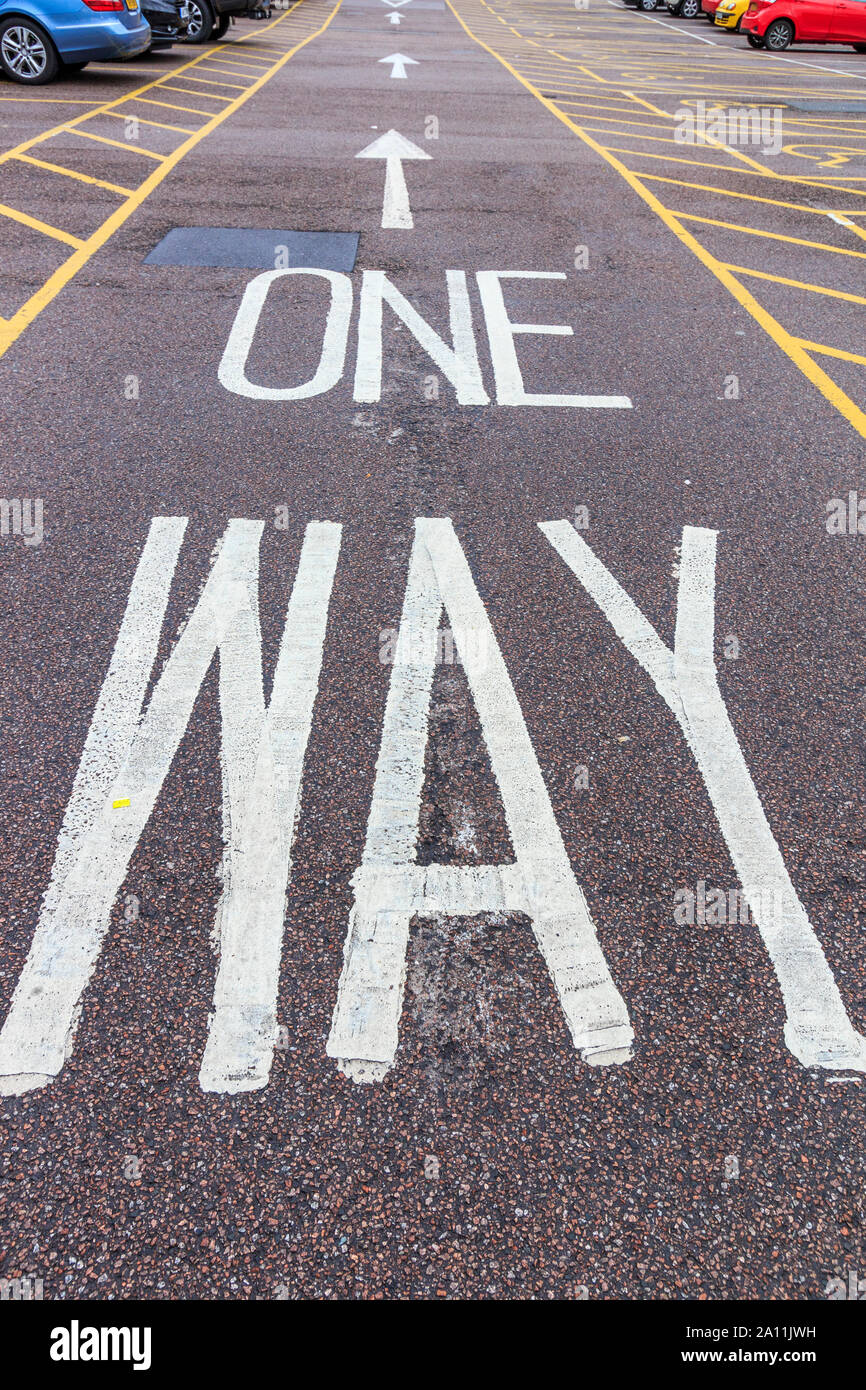 one way road markings, huntingdon town centre, multi storey car park ...