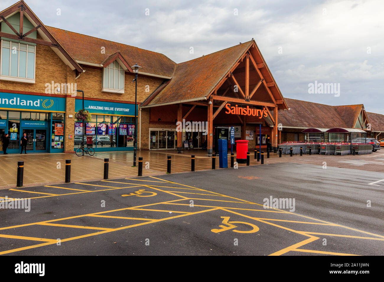 Huntingdon high street buildings hi-res stock photography and images ...