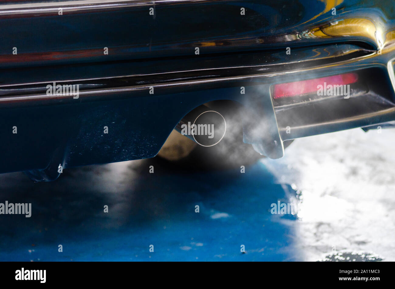 Car exhaust while leaving a smoke Stock Photo - Alamy