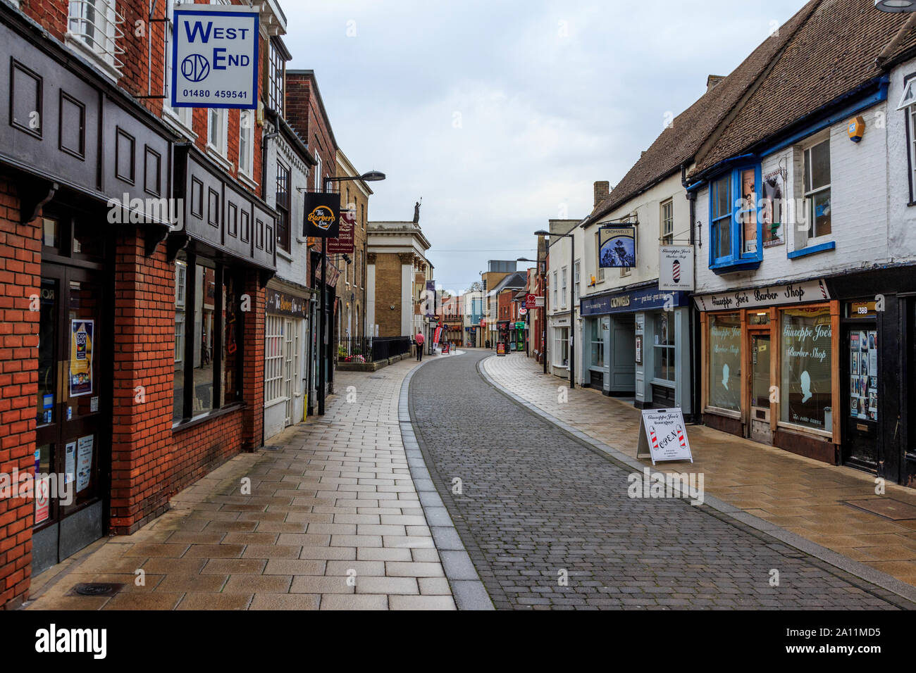 Huntingdon high street buildings hi-res stock photography and images ...