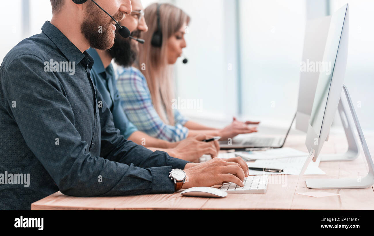 Call center employees work hi-res stock photography and images - Alamy