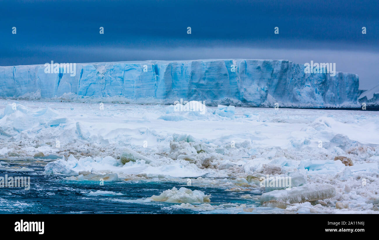 Tabular iceberg antarctica hi-res stock photography and images - Alamy
