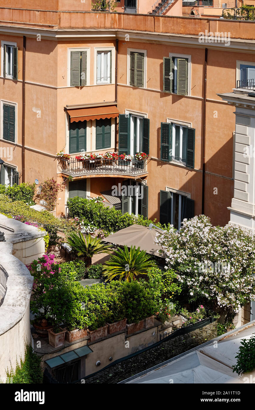 old building, attractive, balcony, flowers, shutters, vegetation ...