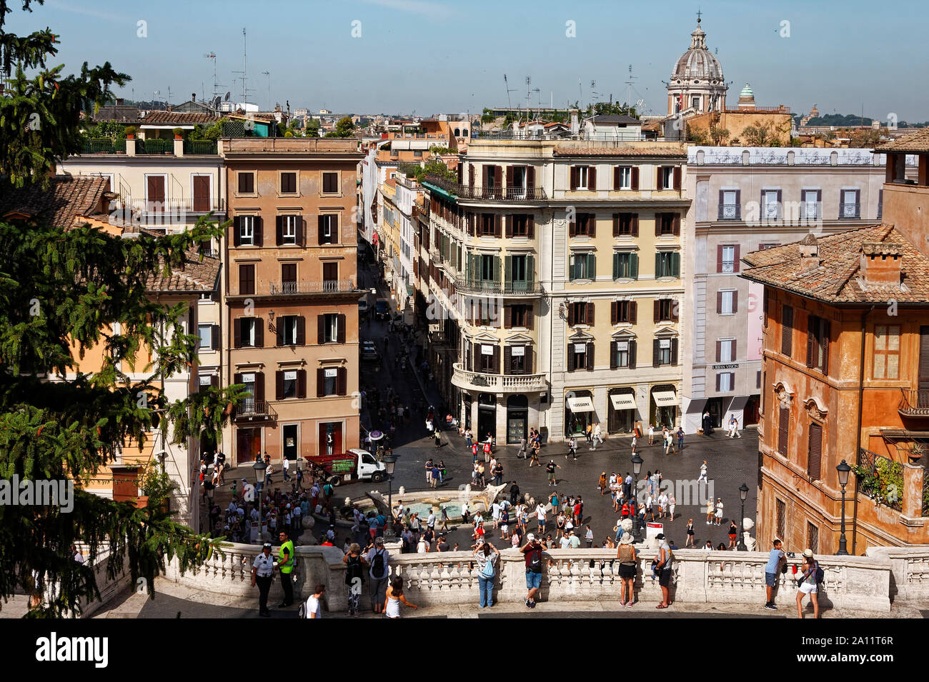 Ugly fountain hi-res stock photography and images - Alamy