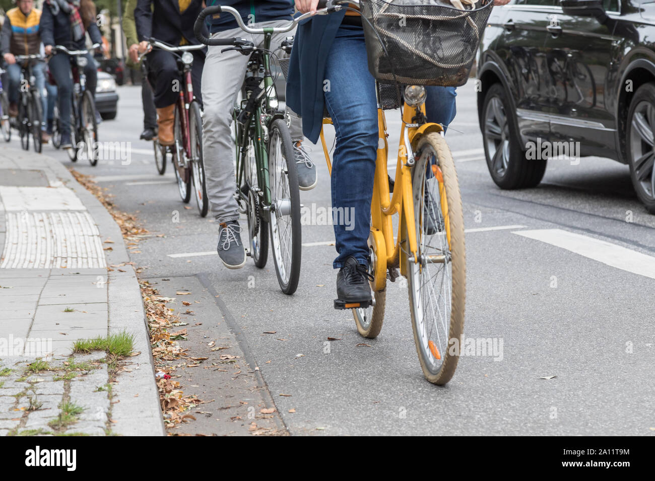 Curb lane hi-res stock photography and images - Alamy