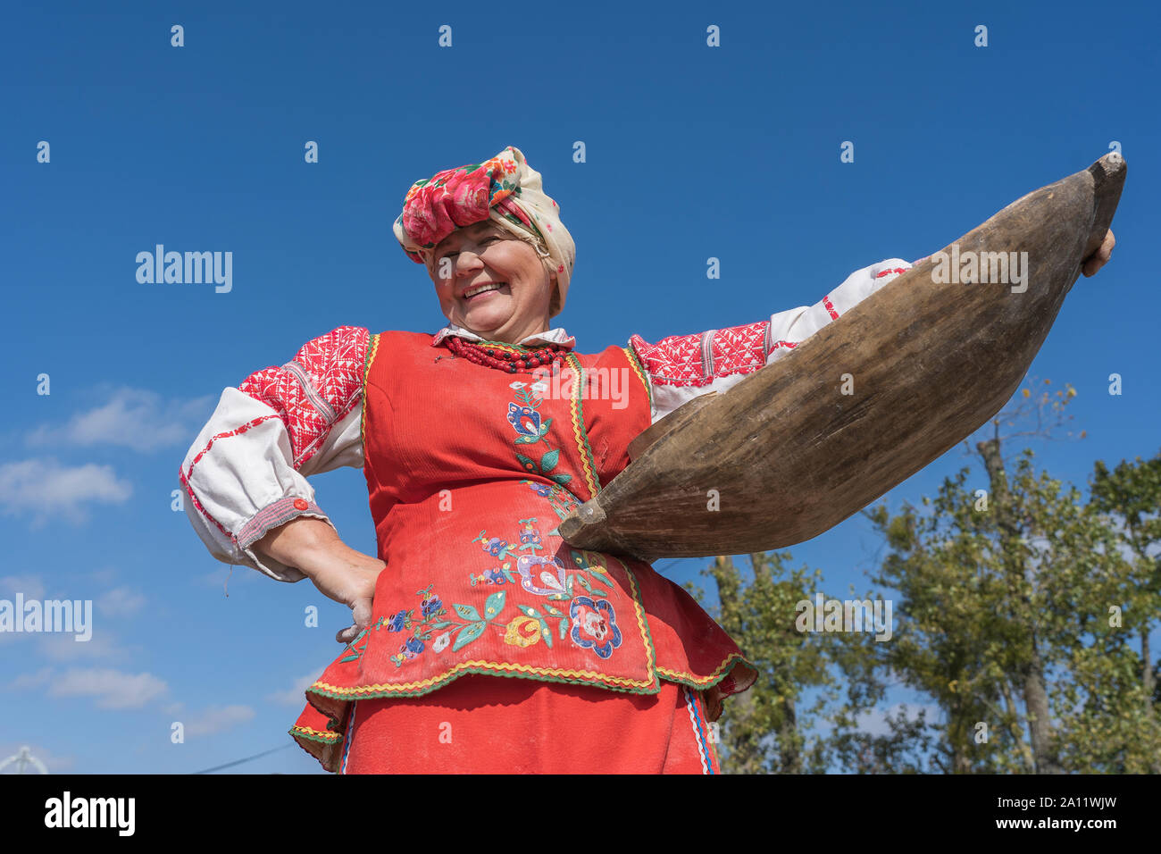 Slavuta, Ukraine - september 22, 2019 : Ukrainian women in national ...