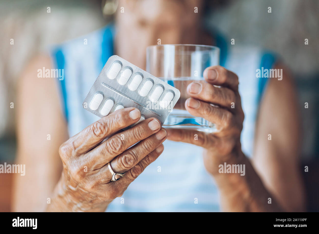 Age medication senior hi-res stock photography and images - Alamy