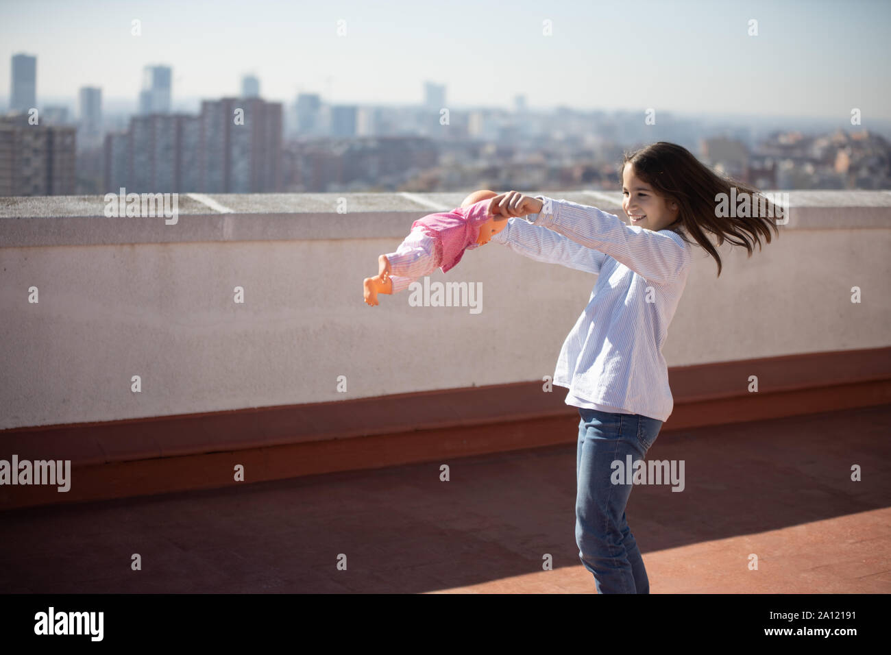 Persona volando hi-res stock photography and images - Alamy