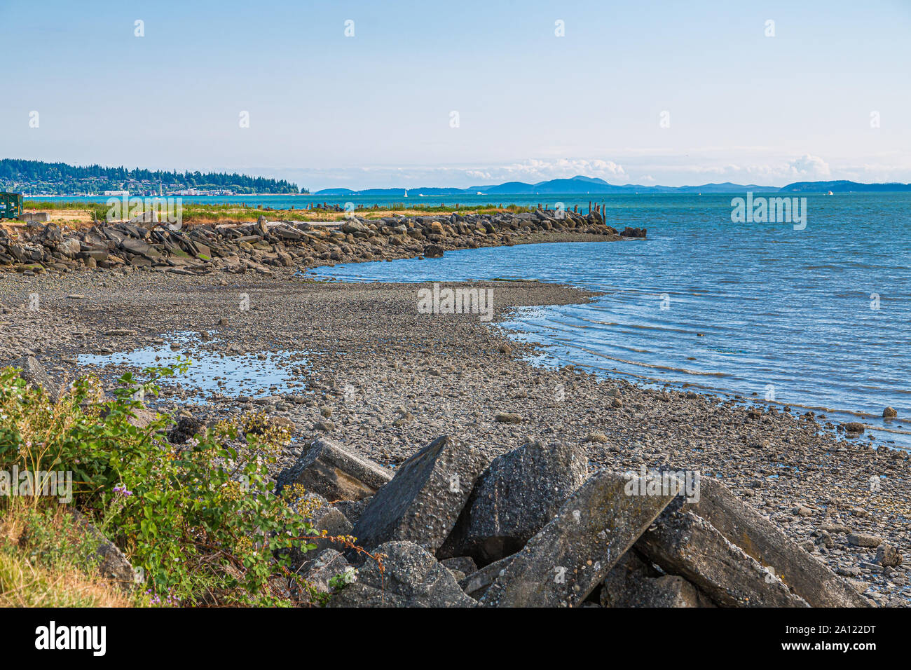 Rocky Shore on Bellingham Bay Stock Photo - Alamy