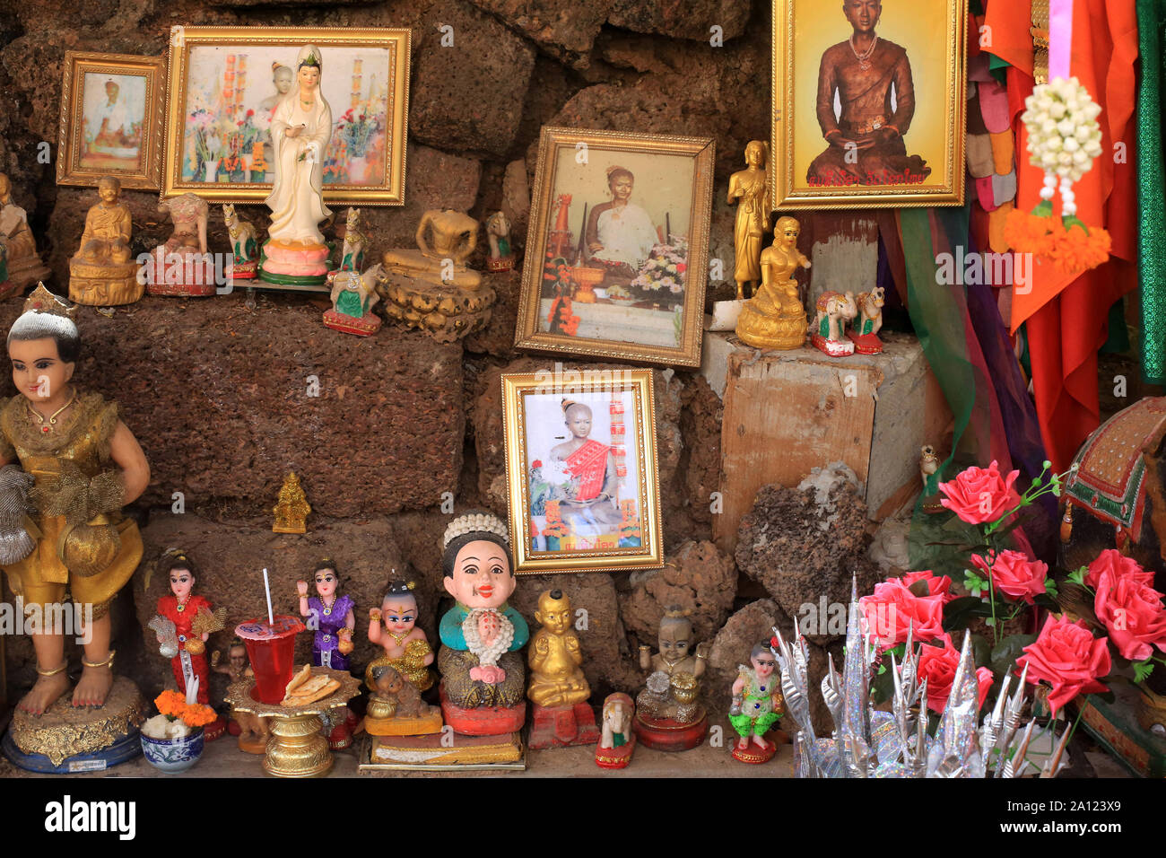 Si Muang (Nang Si). Divinité protectrice de la cité. Wat Simuong. Wat ...