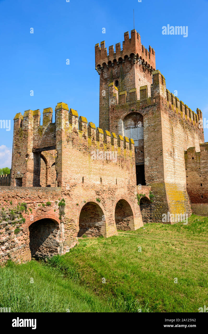 The medieval walls sourrandings Montagnana, one of the beautiful ...