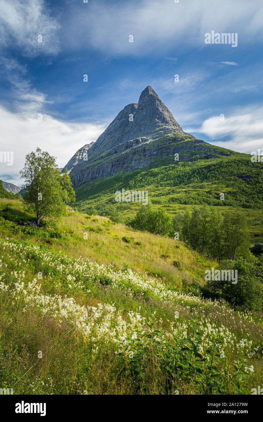 Innerdalen valley in Trollheimen mountains, Norway. Trollheimen ...