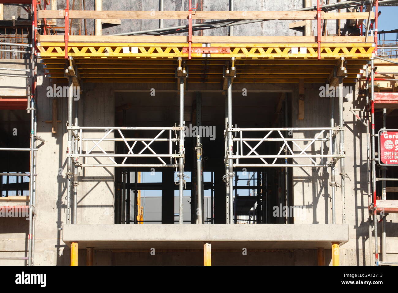 Window opening, scaffolding, house facade, shell, Überseestadt, Bremen ...