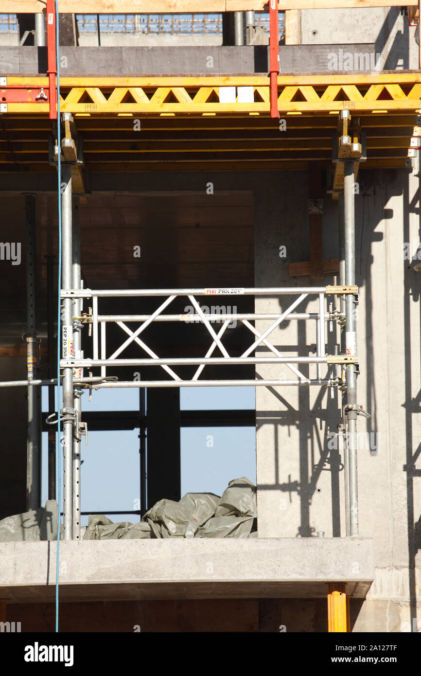 Window opening, scaffolding, house facade, shell, Überseestadt, Bremen ...