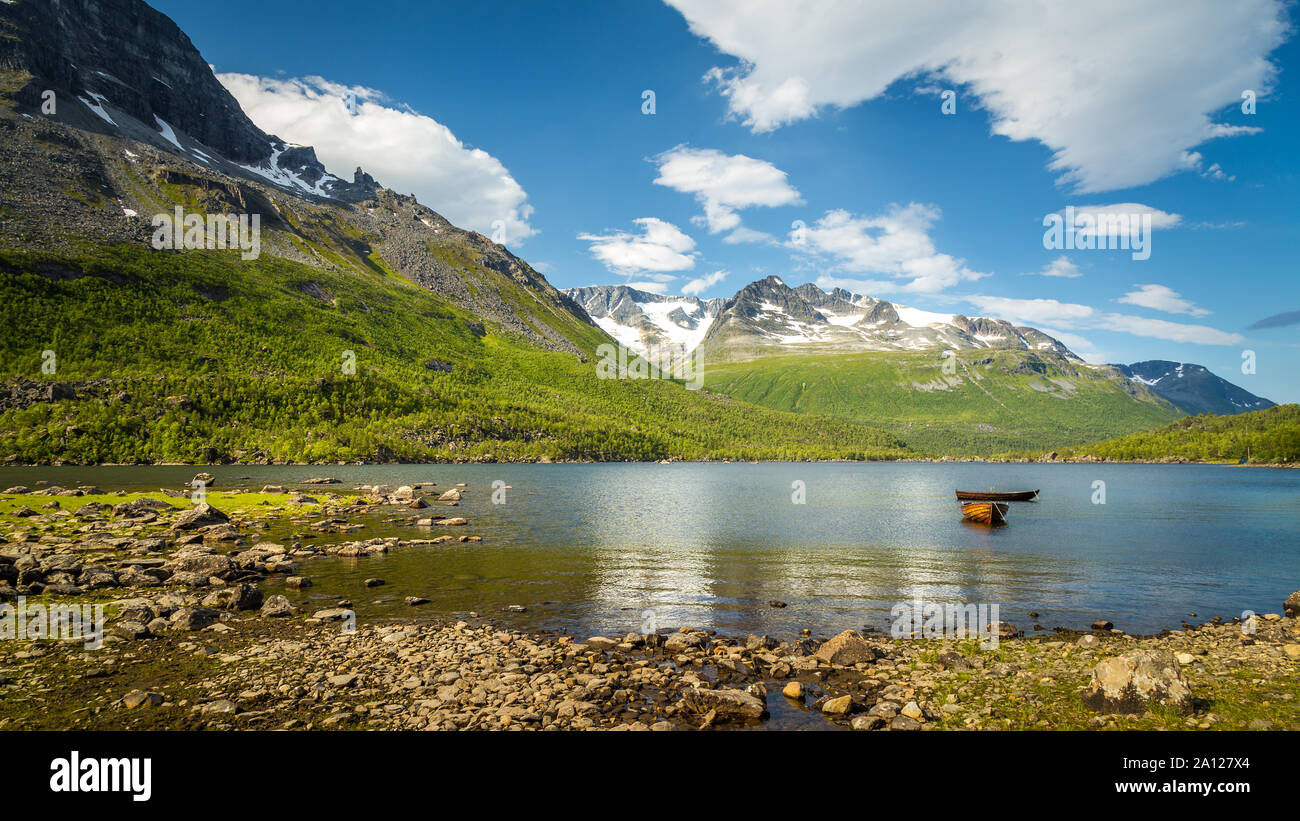 Innerdalen valley in Trollheimen mountains, Norway. Trollheimen ...